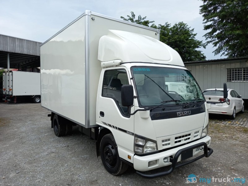 2012 Isuzu NPR71ULHT Fiber Box 14' (Turbo) 5,000kg in Selangor Manual ...