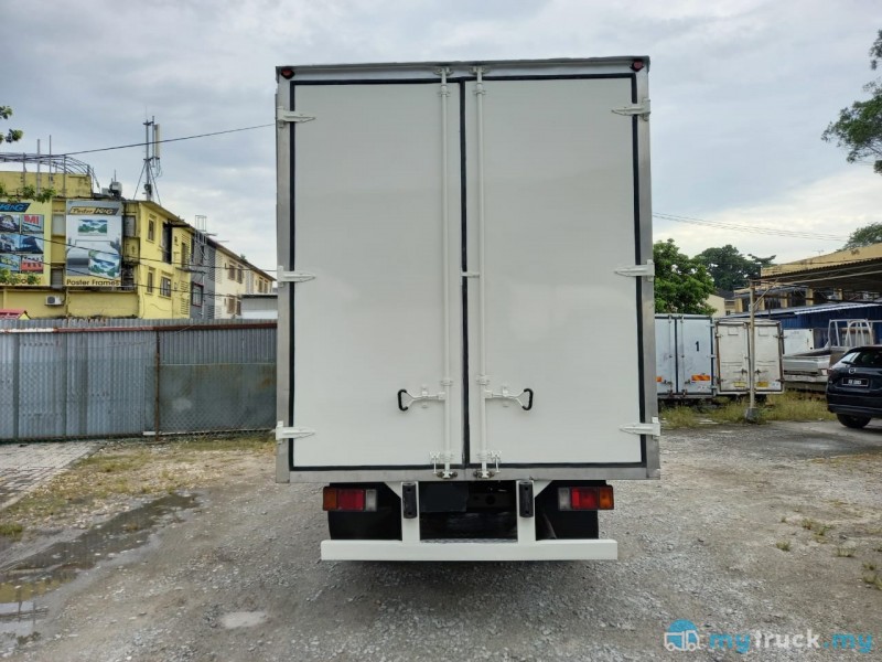2012 Isuzu NPR71ULHT Fiber Box 14' (Turbo) 5,000kg in Selangor Manual ...