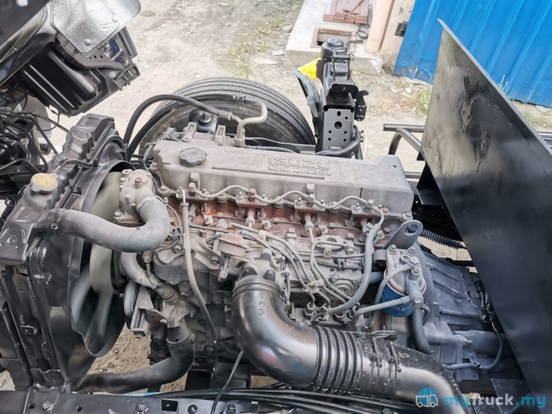 2015 Isuzu NPR66 AMROLL RORO LOCAL ISUZU MALAYSIA Boleh Loan 5,000kg in ...