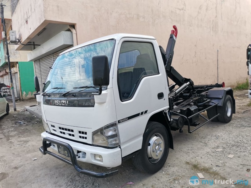 2015 Isuzu NPR66 AMROLL RORO LOCAL ISUZU MALAYSIA Boleh Loan 5,000kg in ...