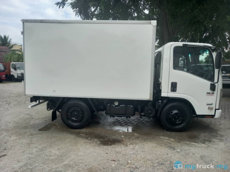 2015 Isuzu NLR55UEE Fiber Box 10' 4,800kg in Selangor Manual for RM69 ...
