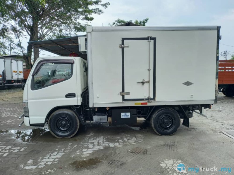 2011 Mitsubishi-Fuso FE71PB Freezer Box 9'10 4,500kg in Selangor Manual ...