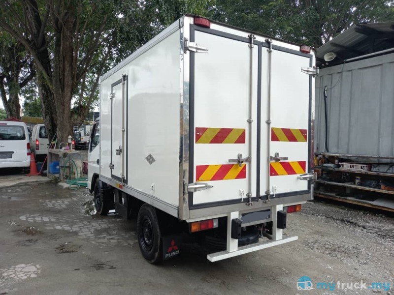 2011 Mitsubishi-Fuso FE71PB Freezer Box 9'10 4,500kg in Selangor Manual ...