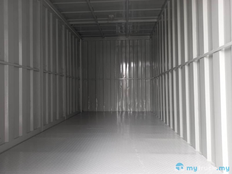 2015 Nissan UD YU41T5 (UBS) Corrugated Box (4 LHS Doors) 17'2 5,000kg ...