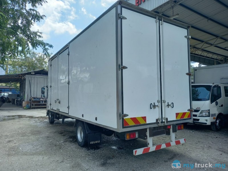 2018 Isuzu NPR81UKH-C (UBS) Fiber Box 21' (2 LHS Doors) 7,500kg in ...