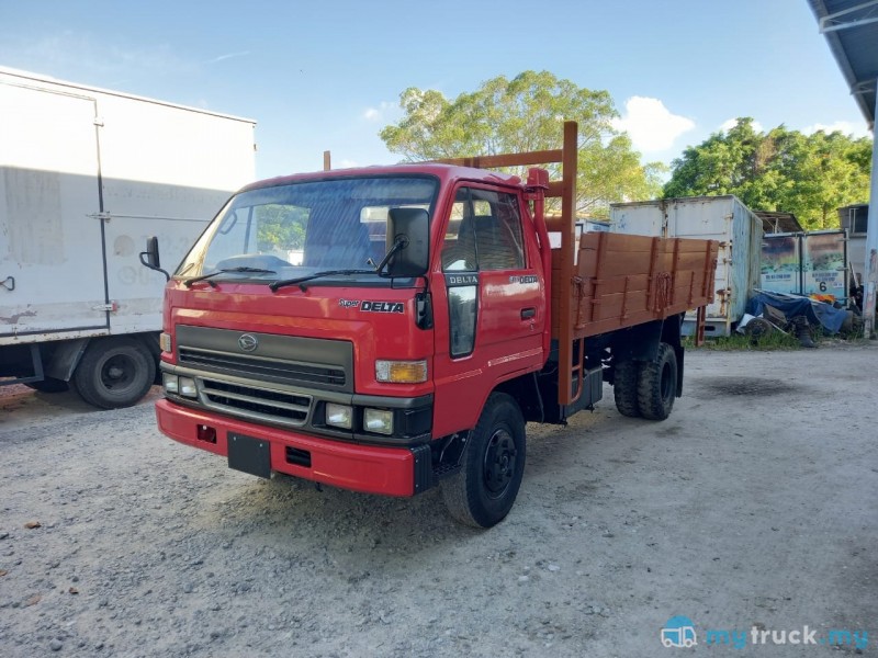2010 Daihatsu Delta V116-HA Wooden Tipper 13'3 5,000kg in Selangor ...